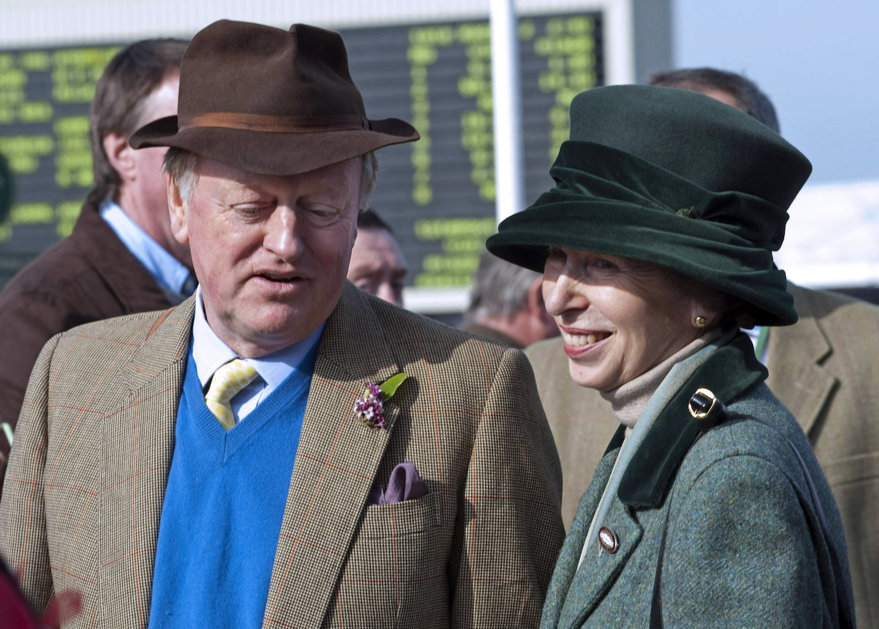Así es Andrew Parker Bowles, el primer marido de la reina Camila con el ...