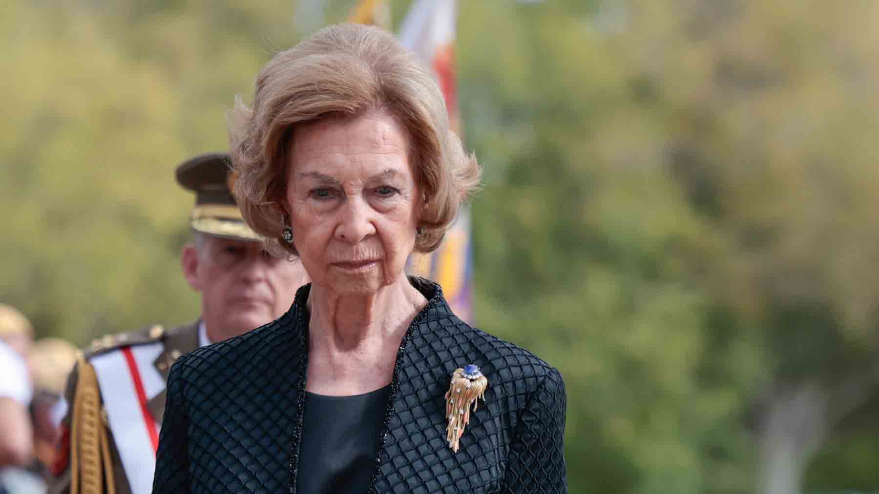 De negro y muy seria: la Reina Sofía retoma su agenda tras la polémica ...