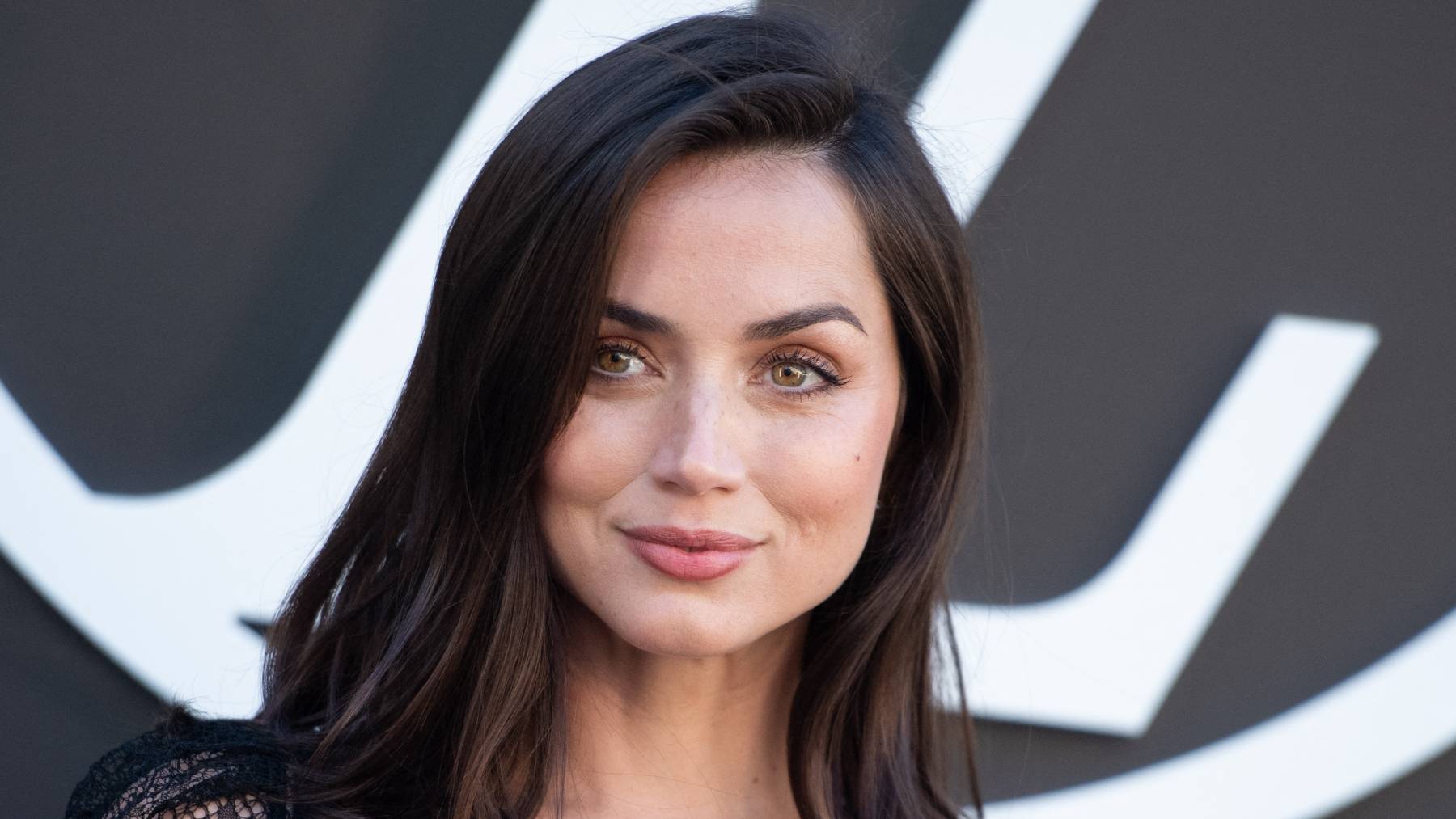 Ana de Armas, duramente criticada por su relación con un miembro activo de la dictadura cubana