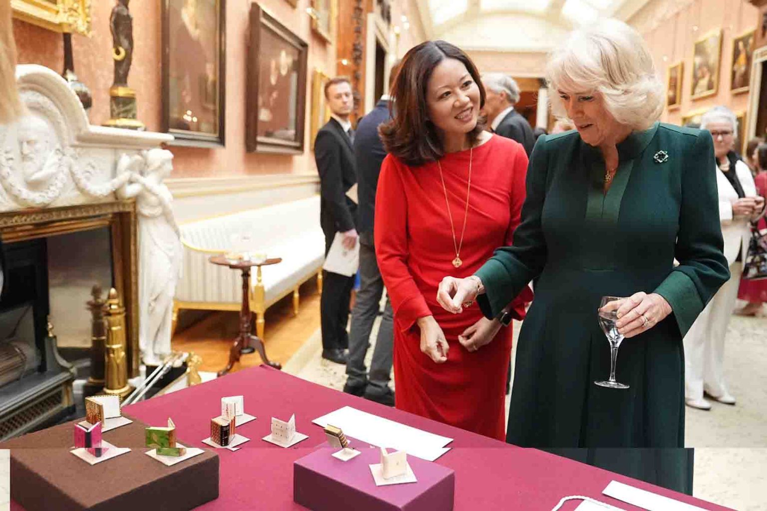 La reina Camila confirma su buena relación con una ex Spice Girl