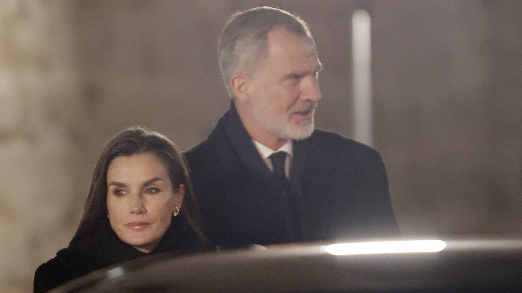 La Reina Letizia, de riguroso luto en la misa funeral en Valencia