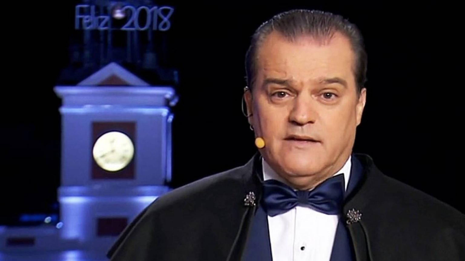 Ramón García cuenta la razón por la que empezó a usar capa en Nochevieja