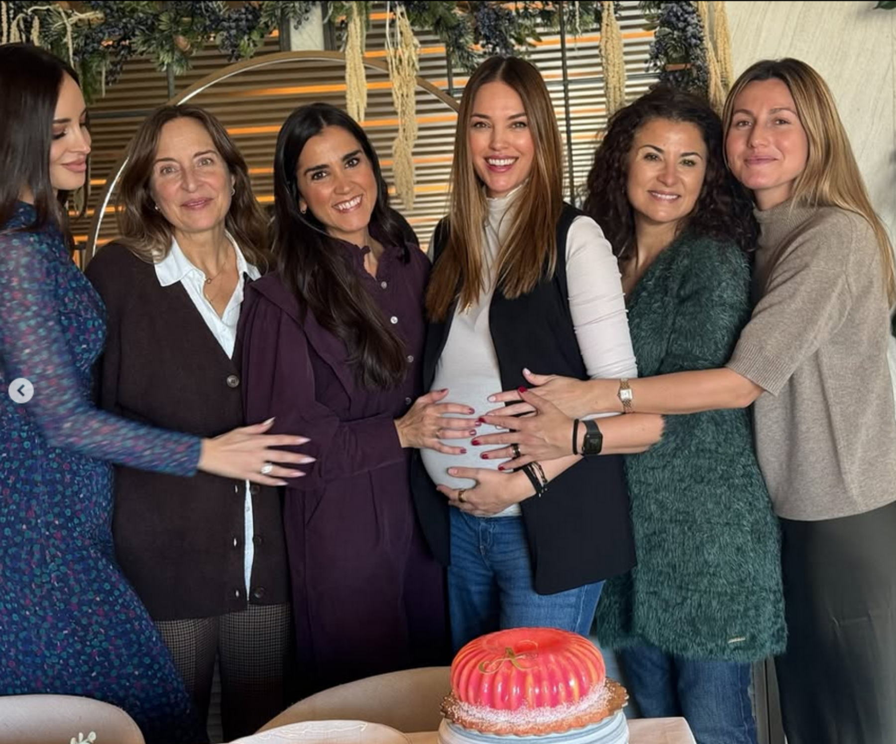 Helen Lindes abre el álbum privado de la 'baby shower' que le han ...