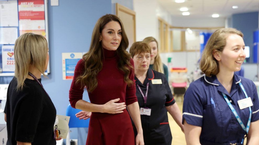 Kate Middleton visita por sorpresa el hospital en el que fue tratada de ...