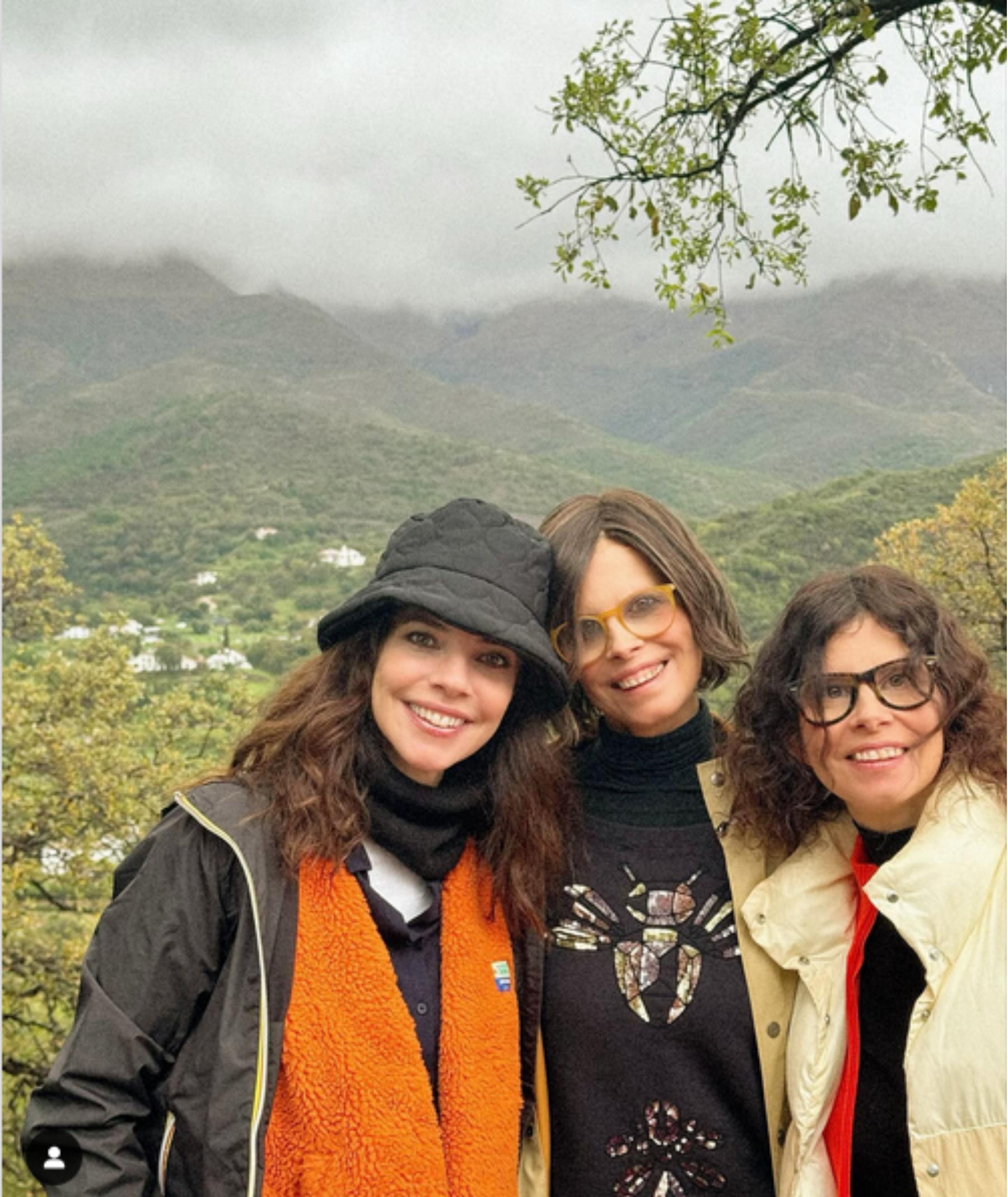 Carlota y Marina, las hermanas gemelas de Maribel Verdú con las que ha formado un equipo único