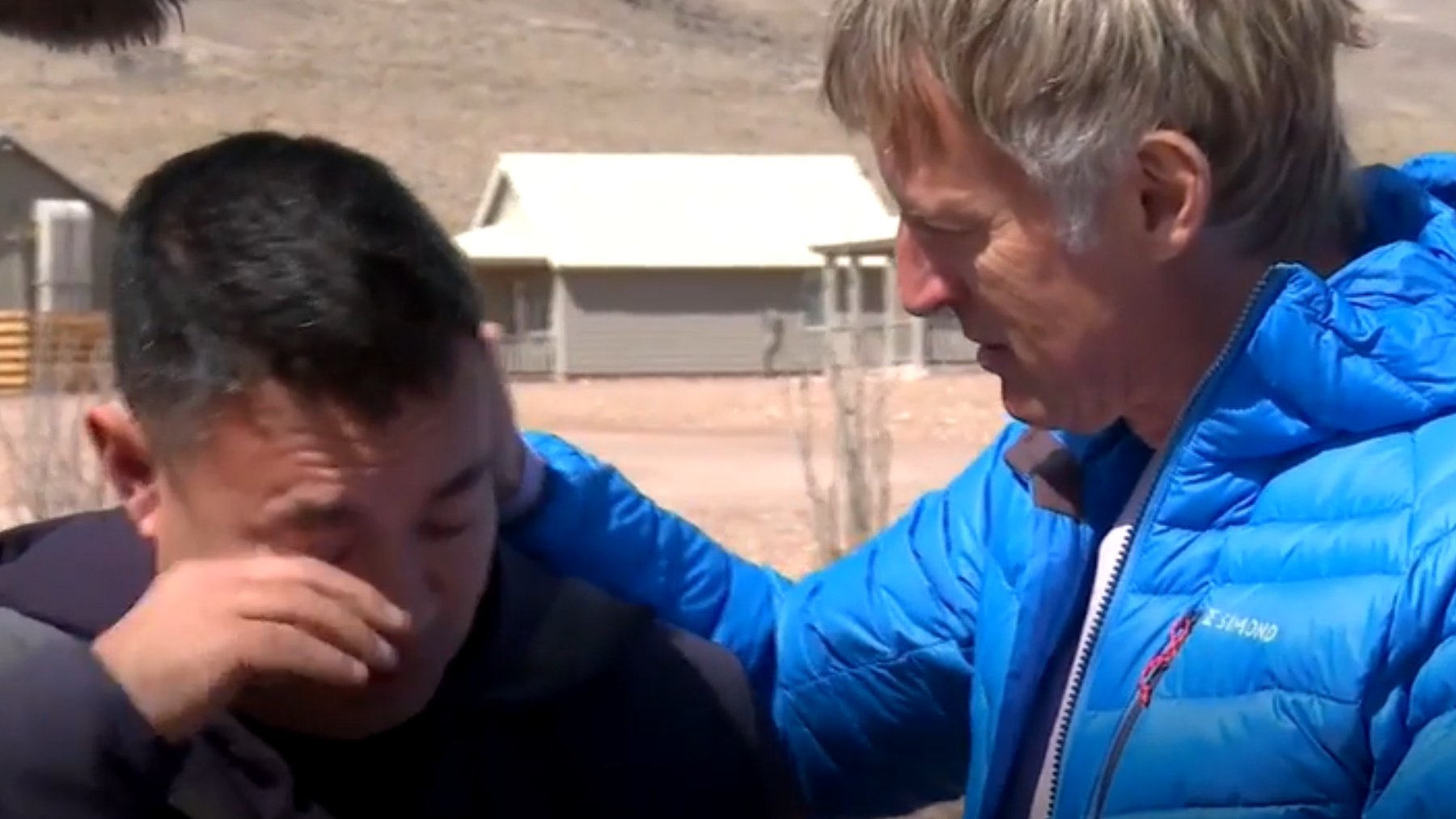 Las lágrimas de Ganesh, el hijo de Jesús Calleja, antes del despegue ...