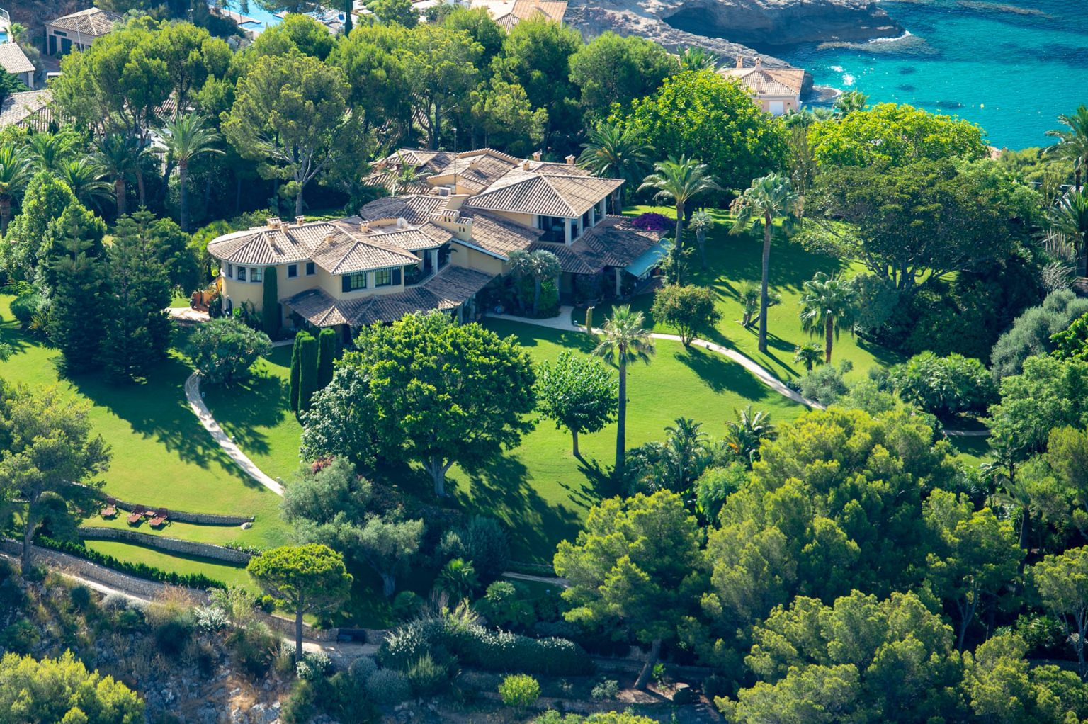 La increíble mansión de Mallorca donde Michael Schumacher sigue ...