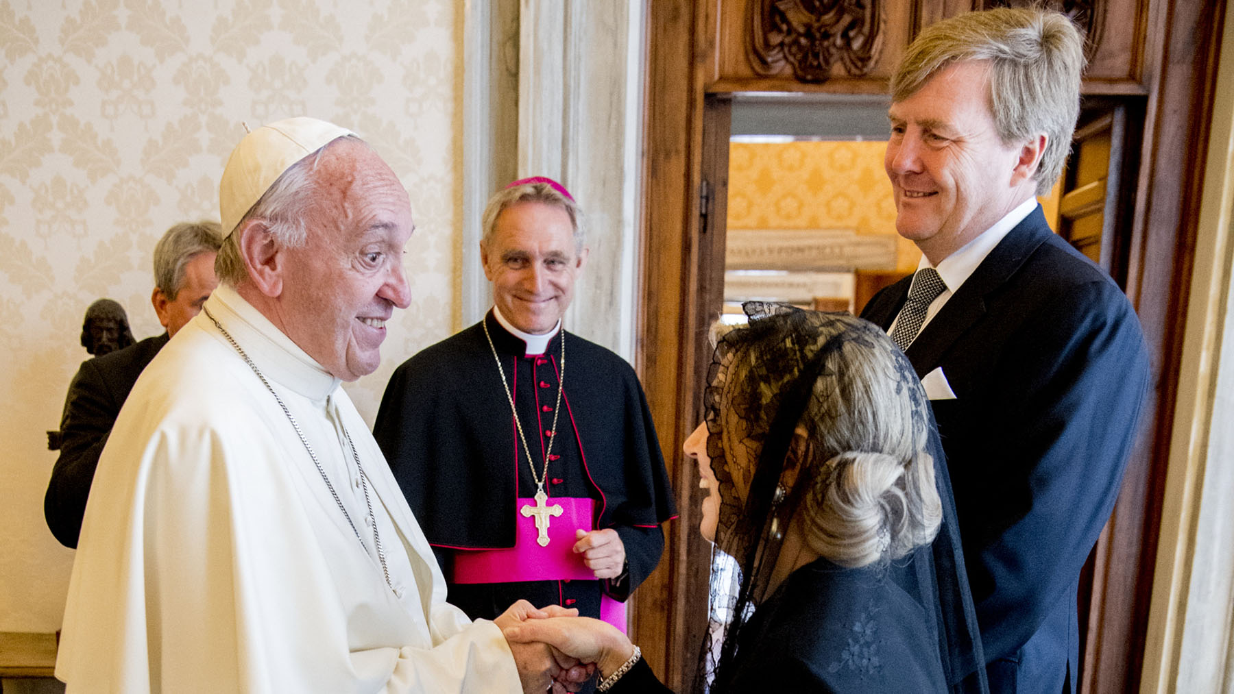 El motivo por el que Máxima de Holanda no viste de blanco ante el Papa ...