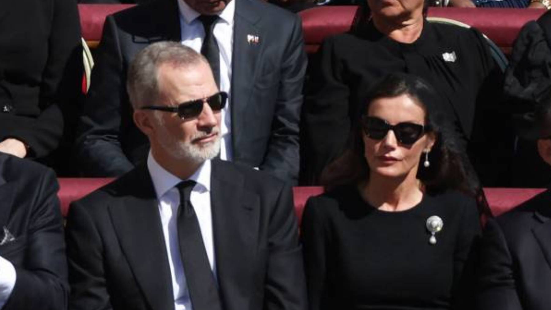 El porqué los Reyes han llevado gafas de sol en el funeral del Papa
