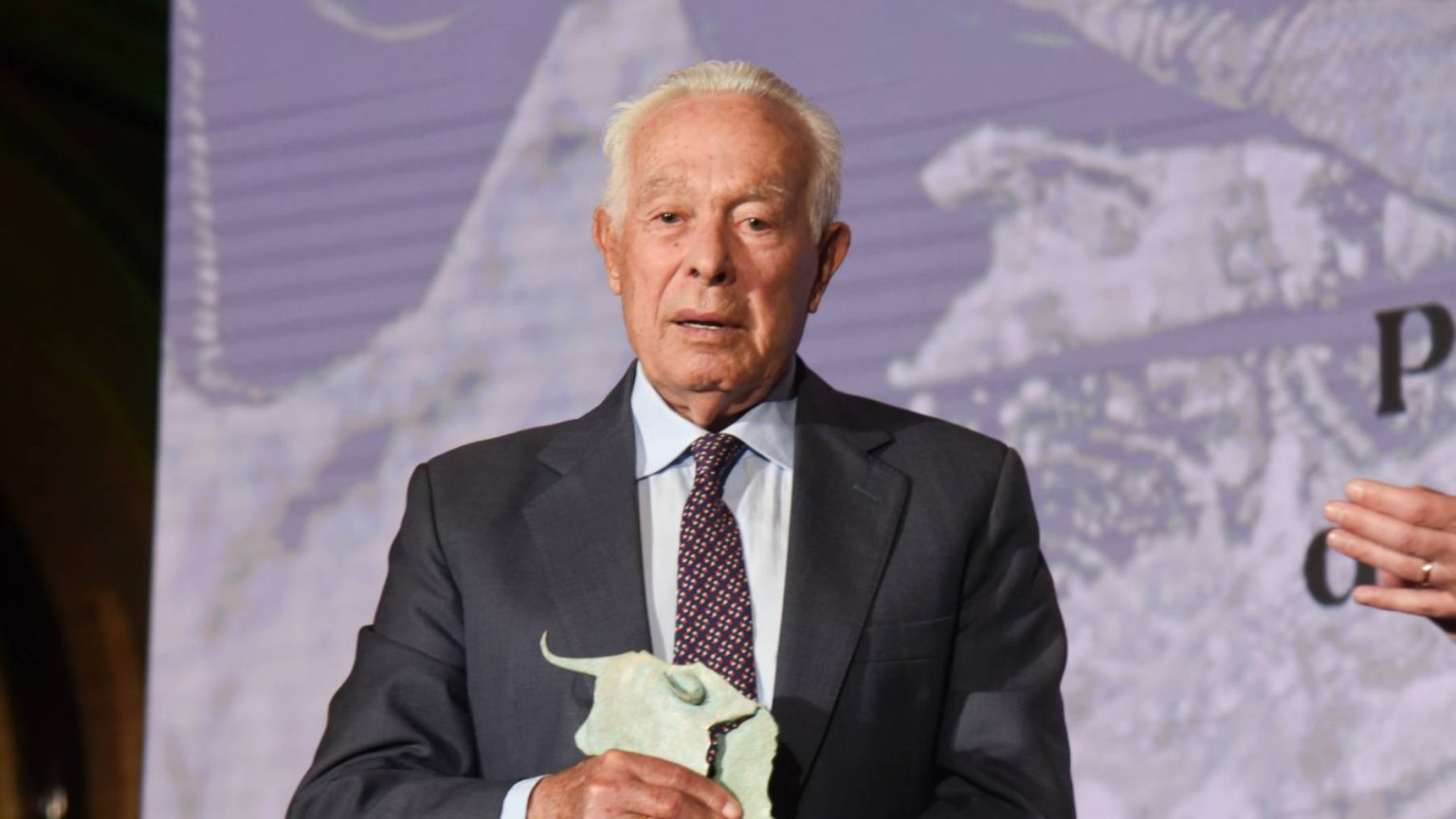 Curro Romero ingresado cuatro días después de su última alta hospitalaria