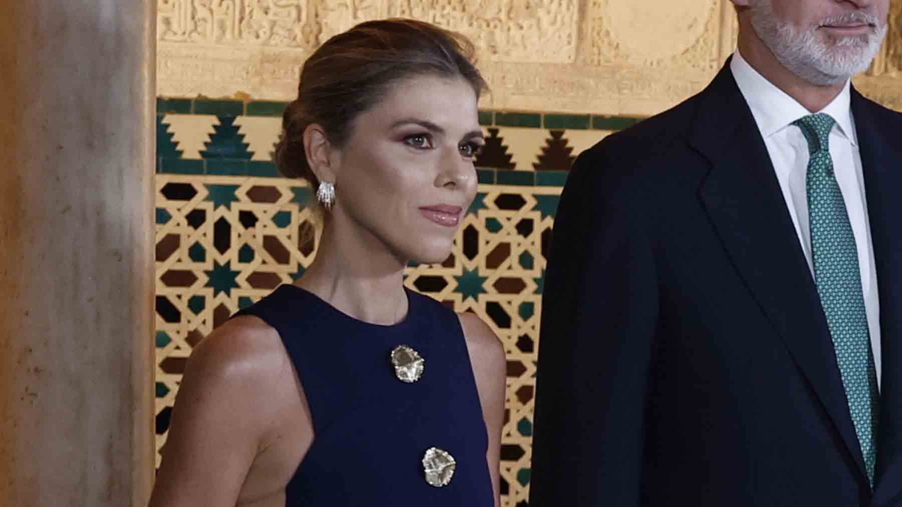 La lección de estilo de Manuela Villena con un espectacular vestido de ...