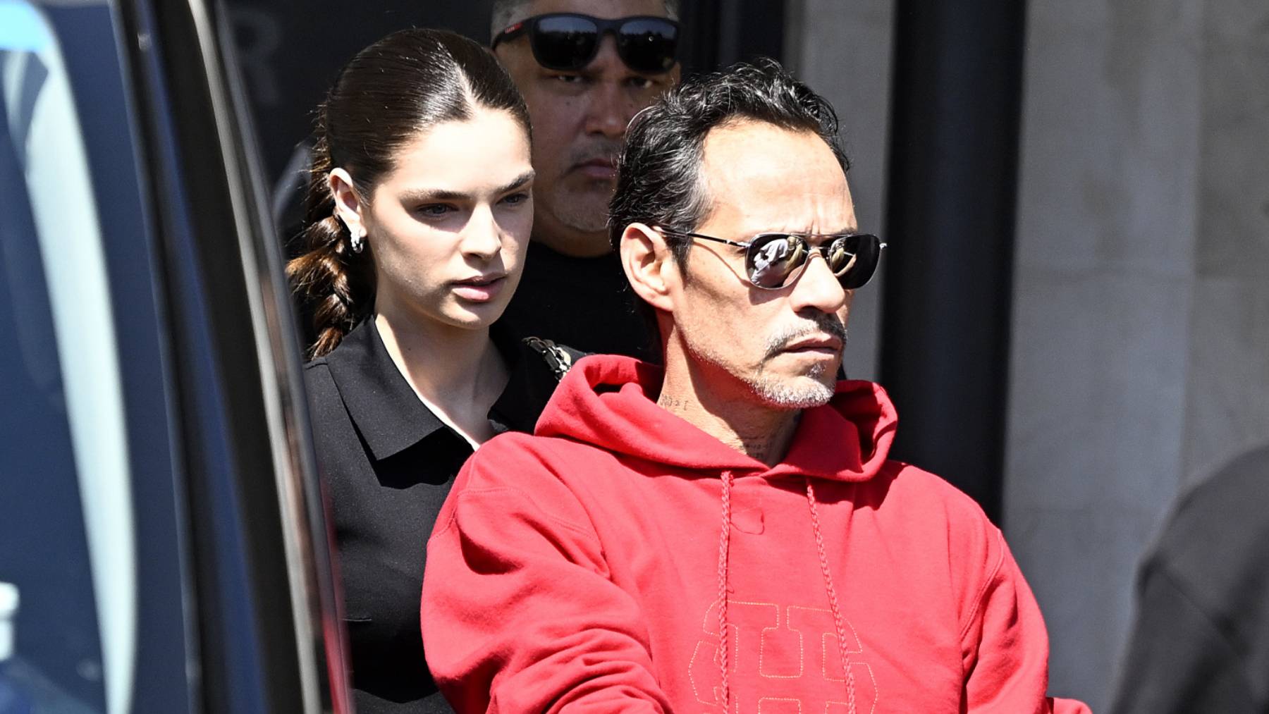 Marc Anthony pisa Palma junto a Nadia Ferreira bajo presión tras el ridículo de su último concierto