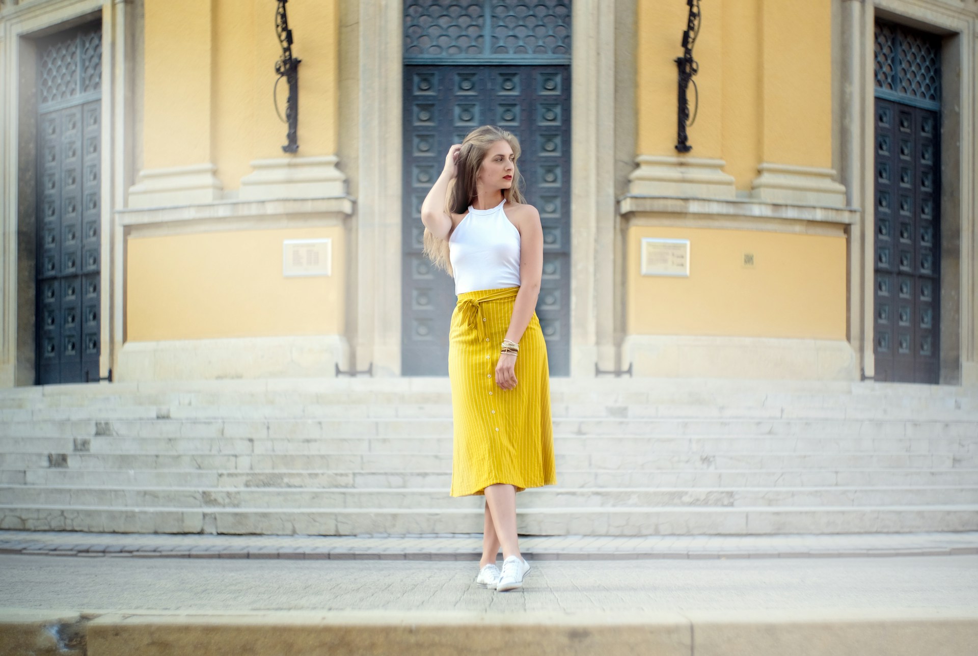 Mido 1,55 y esta falda de Zara alarga mis piernas: la puedo llevar con ...