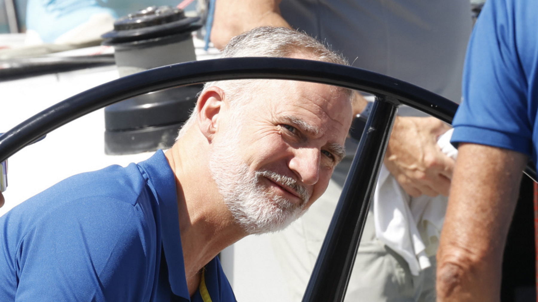 En imágenes: el gran susto del Rey Felipe VI en el Aifos al caerle una ...