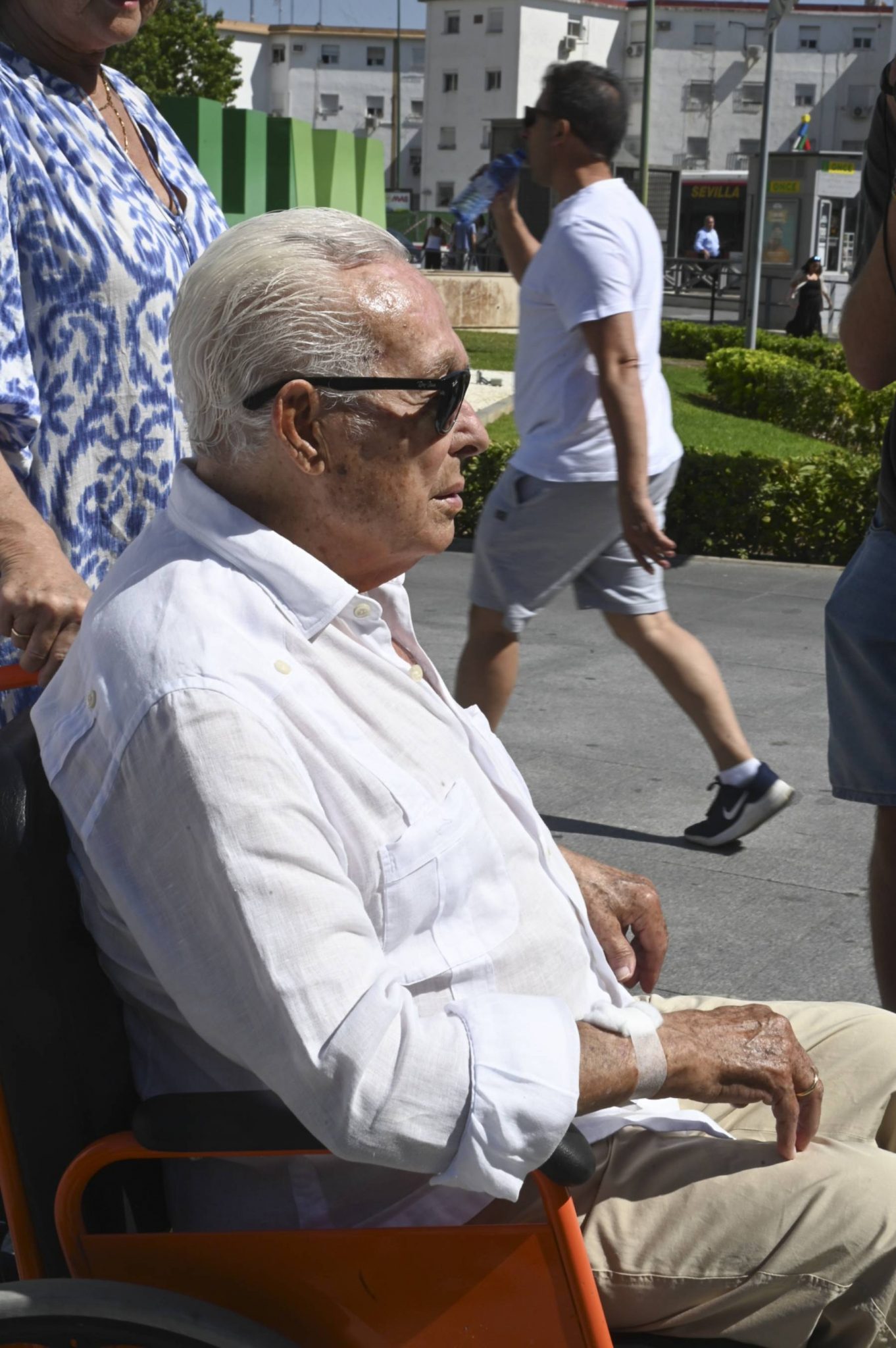 Curro Romero recibe el alta tras superar una neumonía a sus 91 años