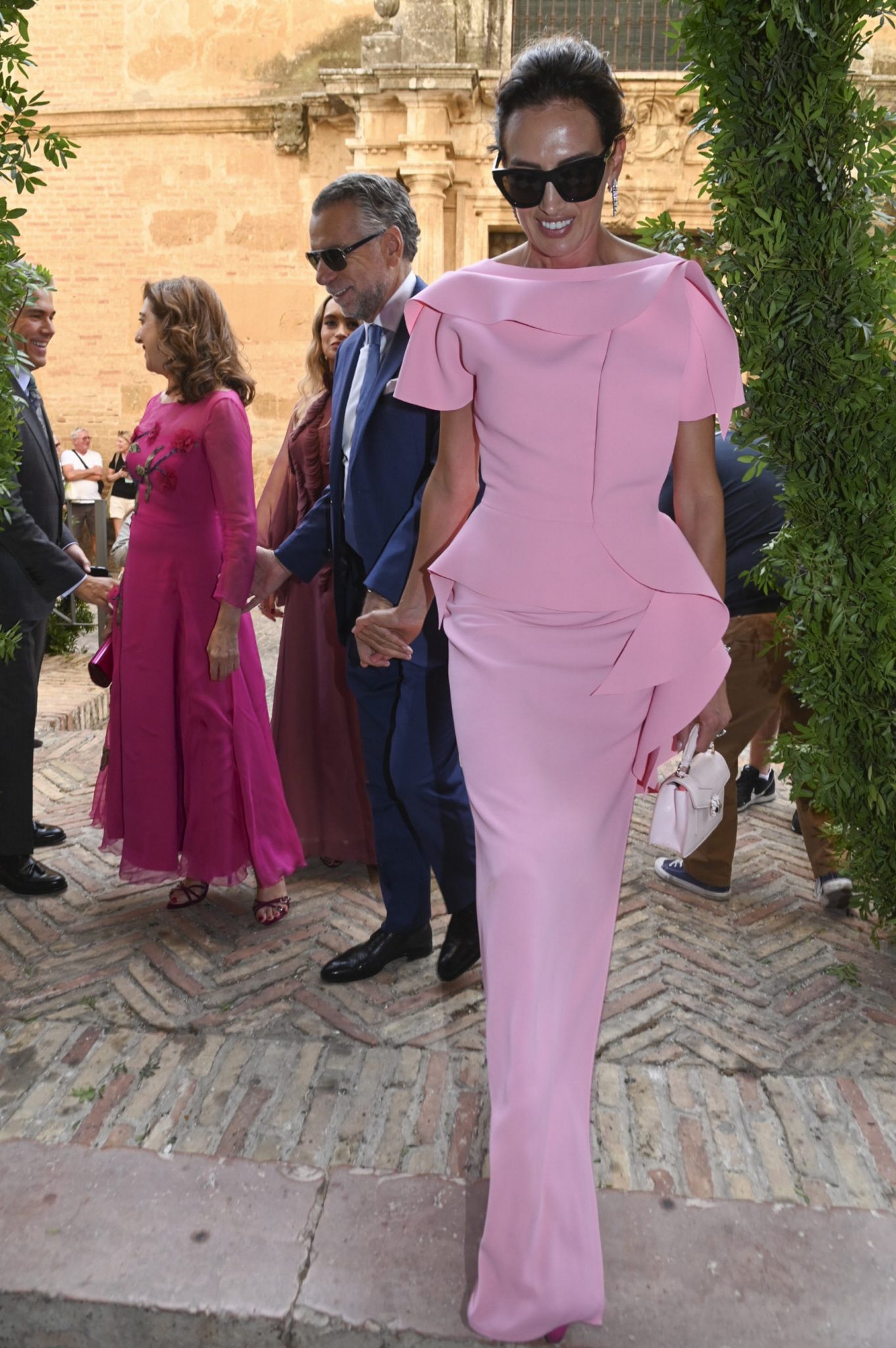 Julia Bolaños se da el 'sí, quiero' con un vestido de ensueño y vive un ...