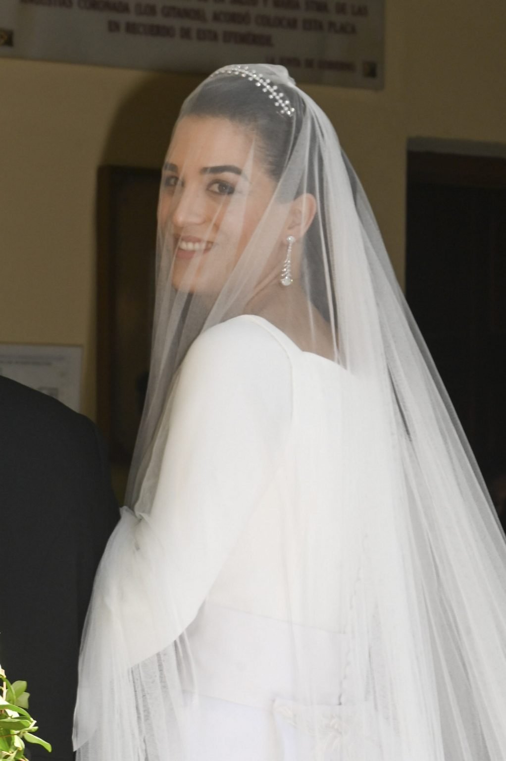 El vestido de novia de Bárbara Mirjan y el discreto homenaje bordado a ...