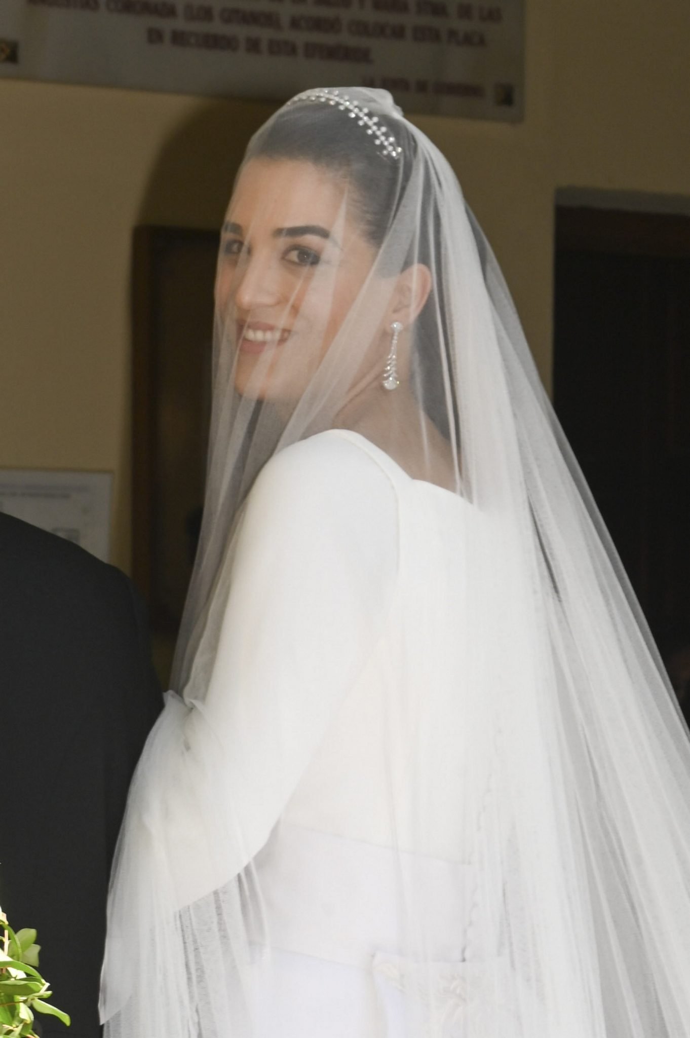 El vestido de novia de Bárbara Mirjan y el discreto homenaje bordado a ...