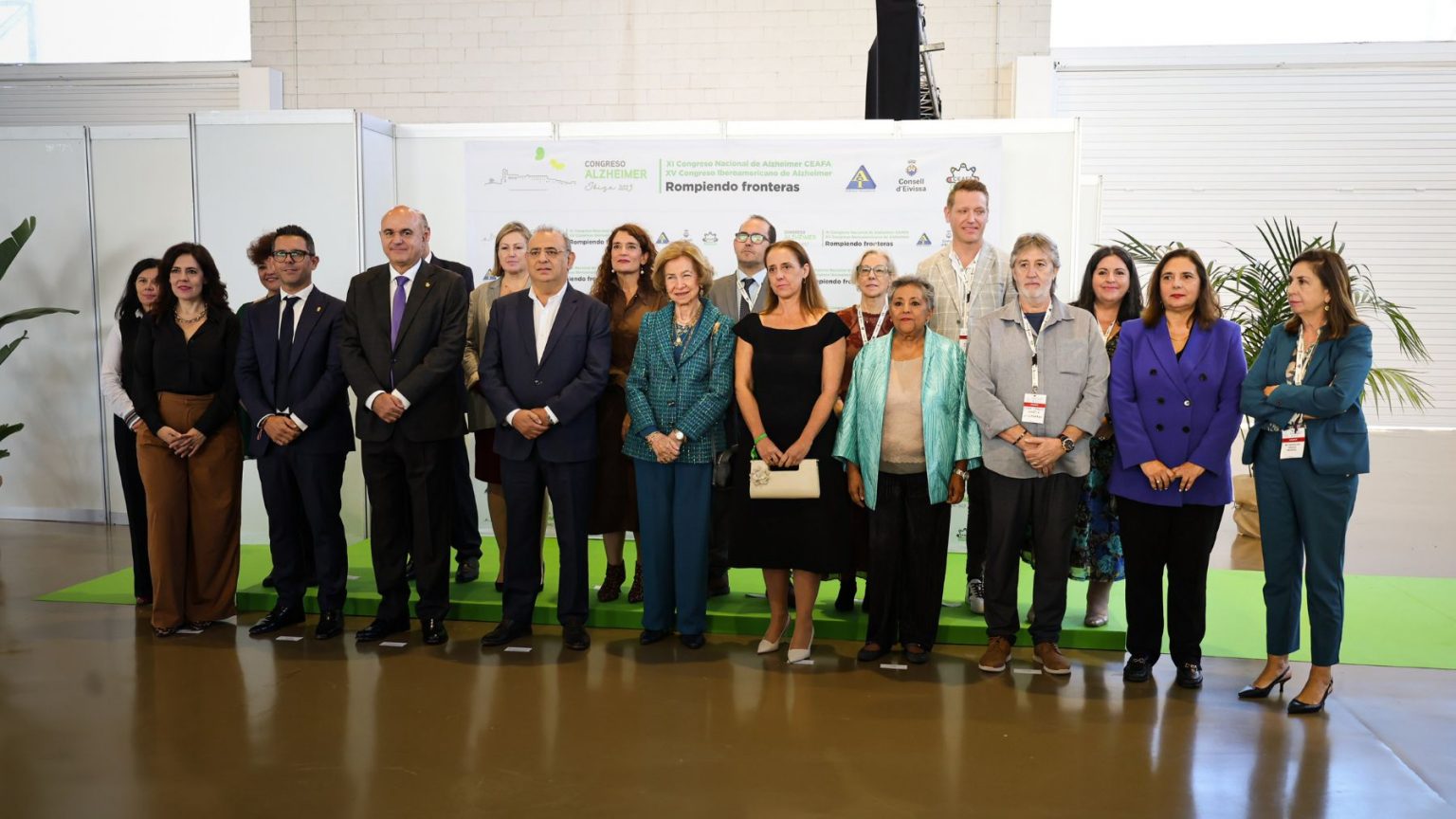 Azul turquesa y 'tweed': la Reina Sofía se vuelca con las causas ...