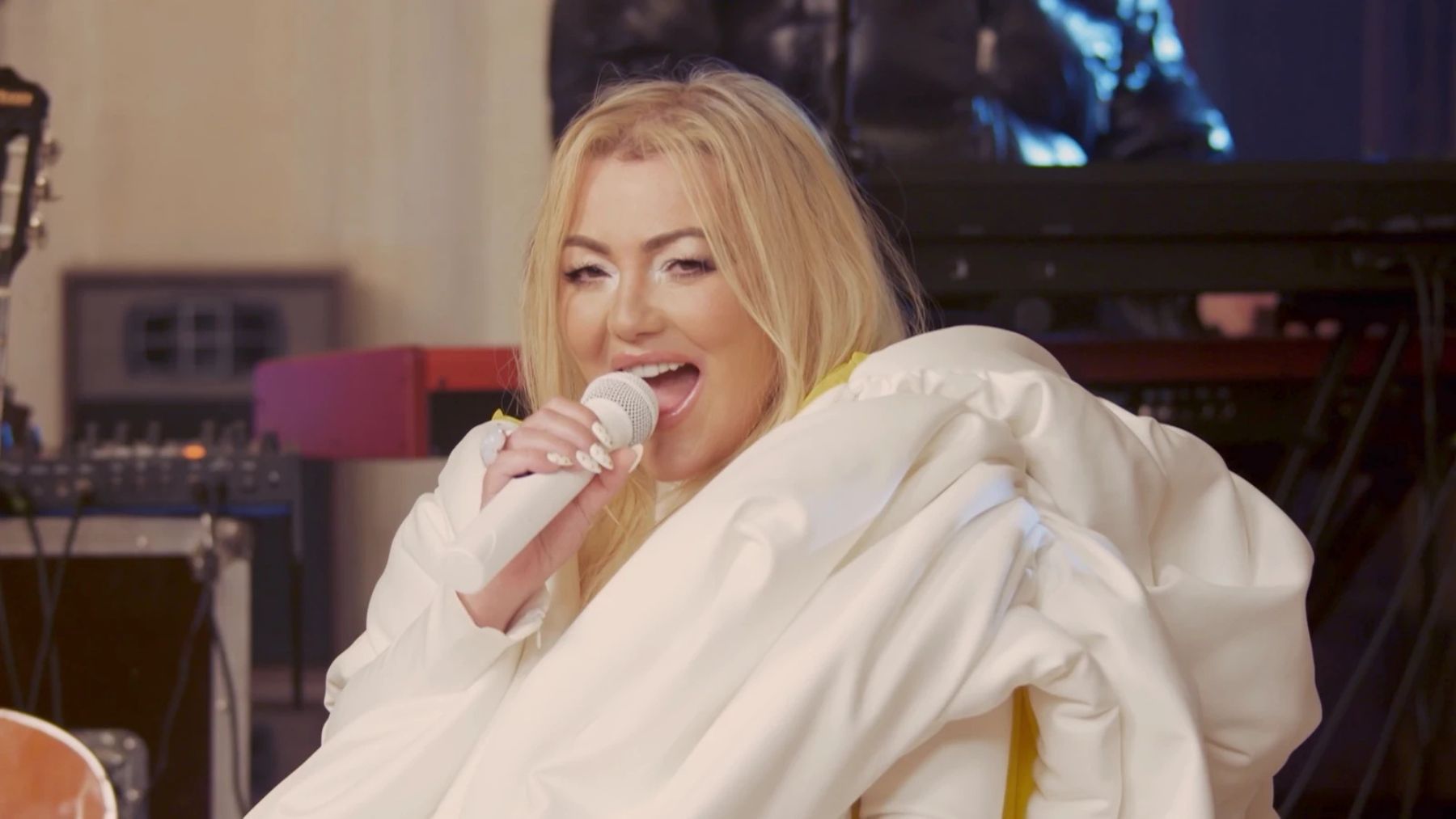 La feroz respuesta de Amaia Montero a las críticas: "Un edredón, a mi manera"