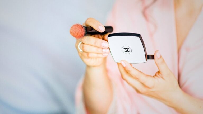 This makeup artist reveals the biggest mistake you make when applying ...