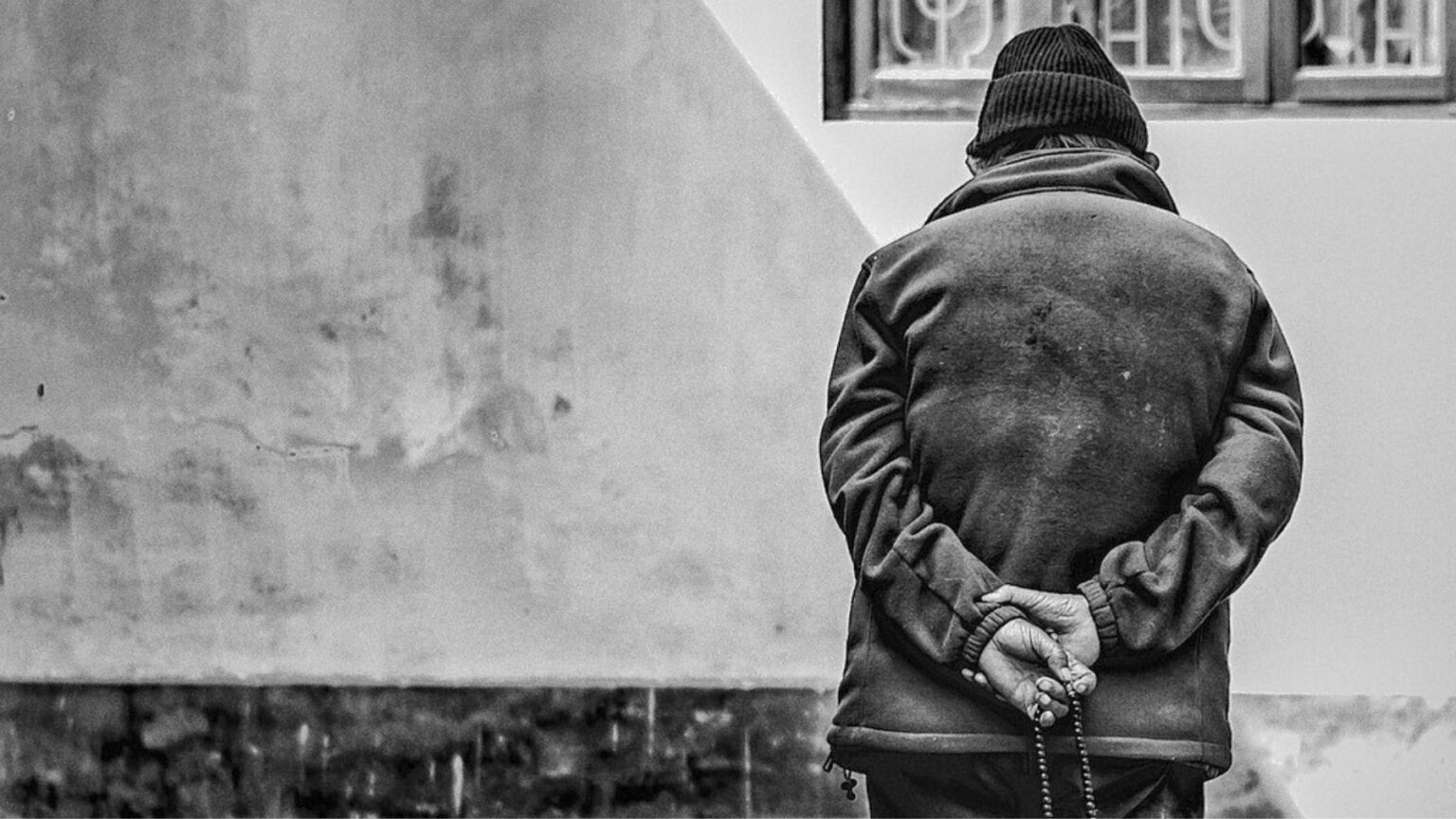 What does it mean when someone walks with their hands behind their back ...