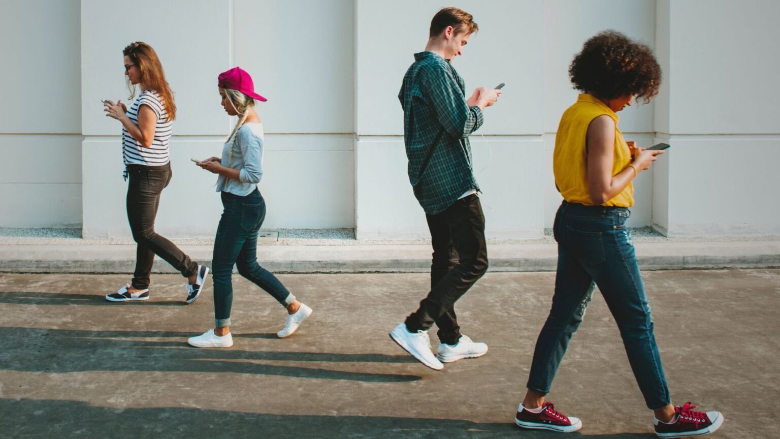 What does it mean to look at your phone while walking, according to ...