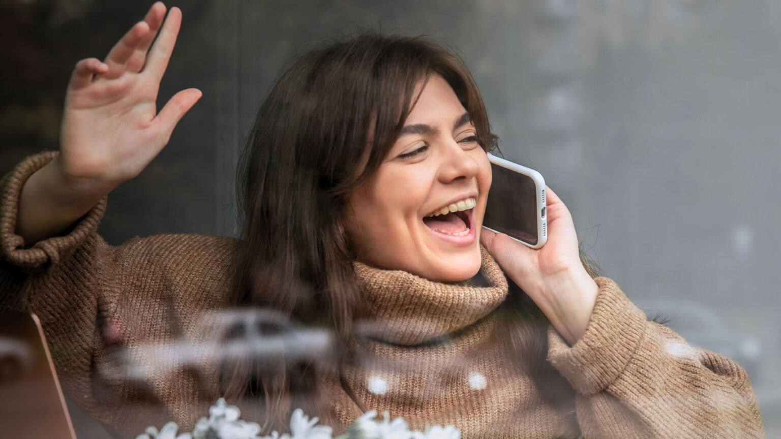 What does it mean to gesticulate a lot when talking on the phone ...