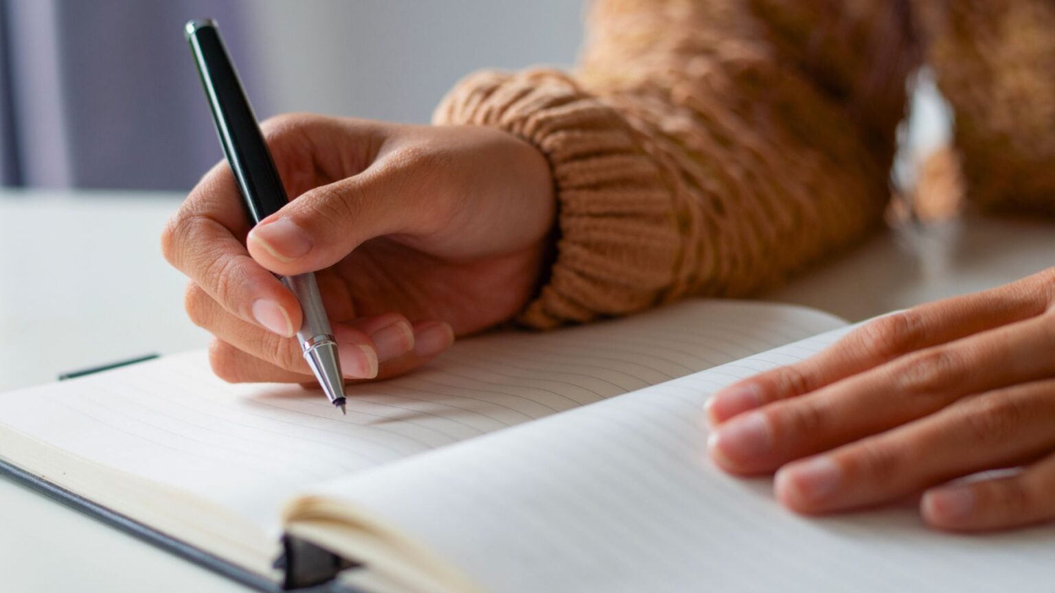 What does it mean to write with letters tilted to the left? Graphology ...