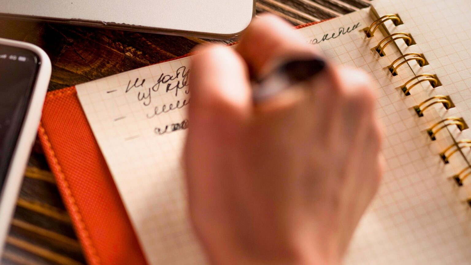 What your handwriting says about you: The meaning of letters slanted to ...