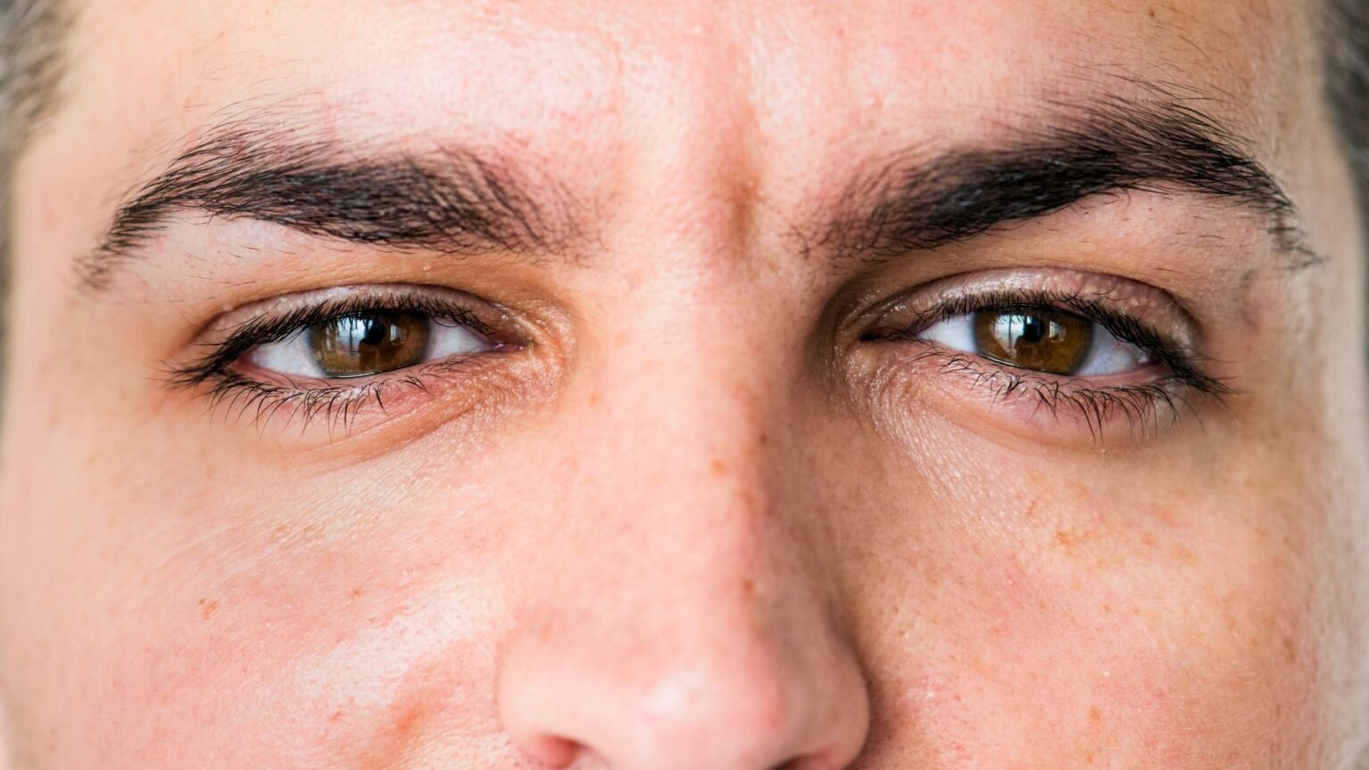 What does it mean to narrow your eyes while speaking to someone ...