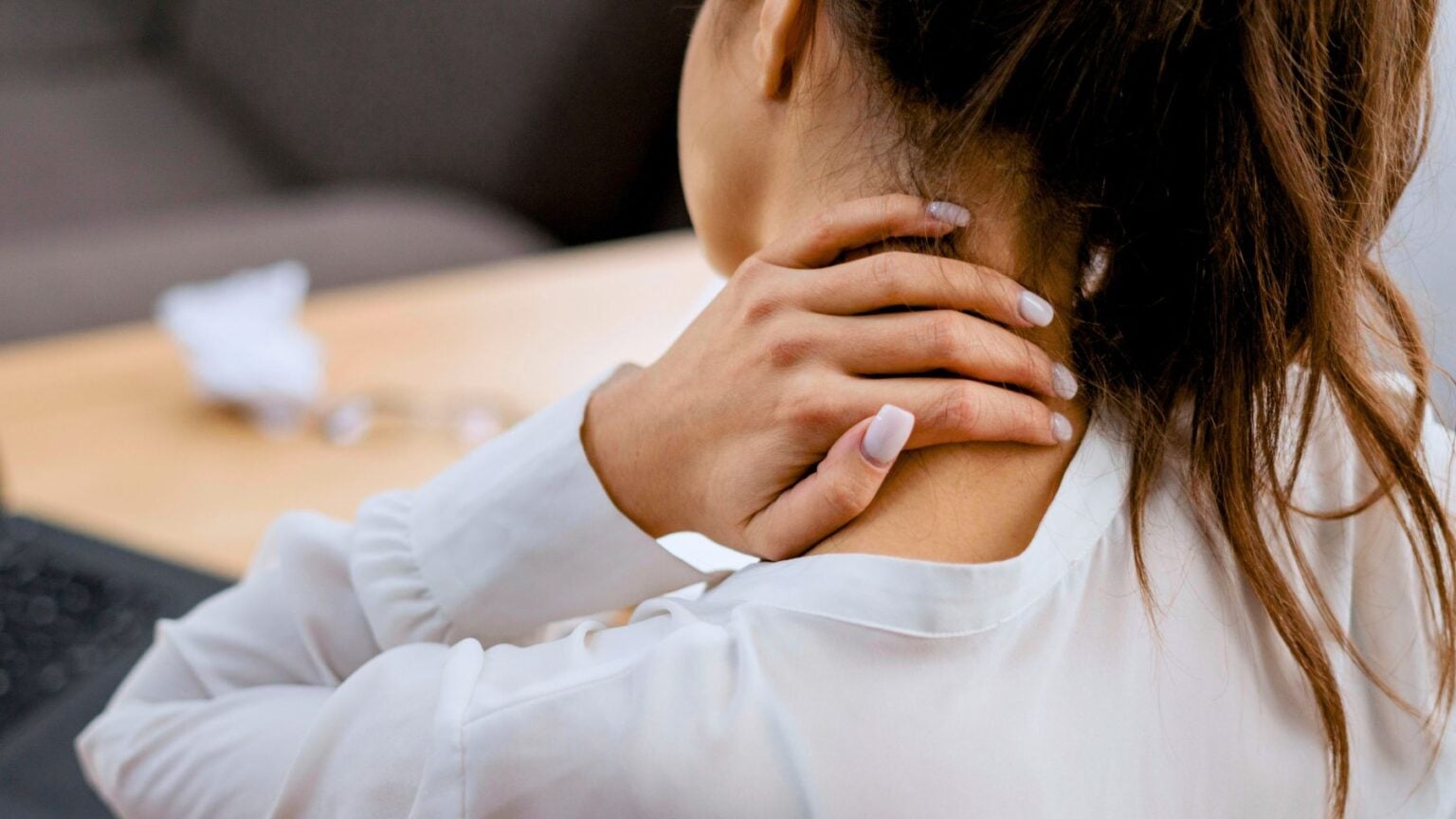 What does it mean to scratch the backside of your head during a ...