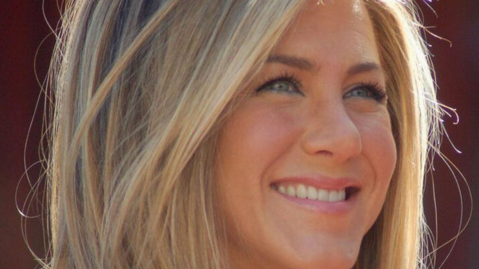 Jennifer Aniston updates her iconic 'Rachel' haircut with a sexy ...