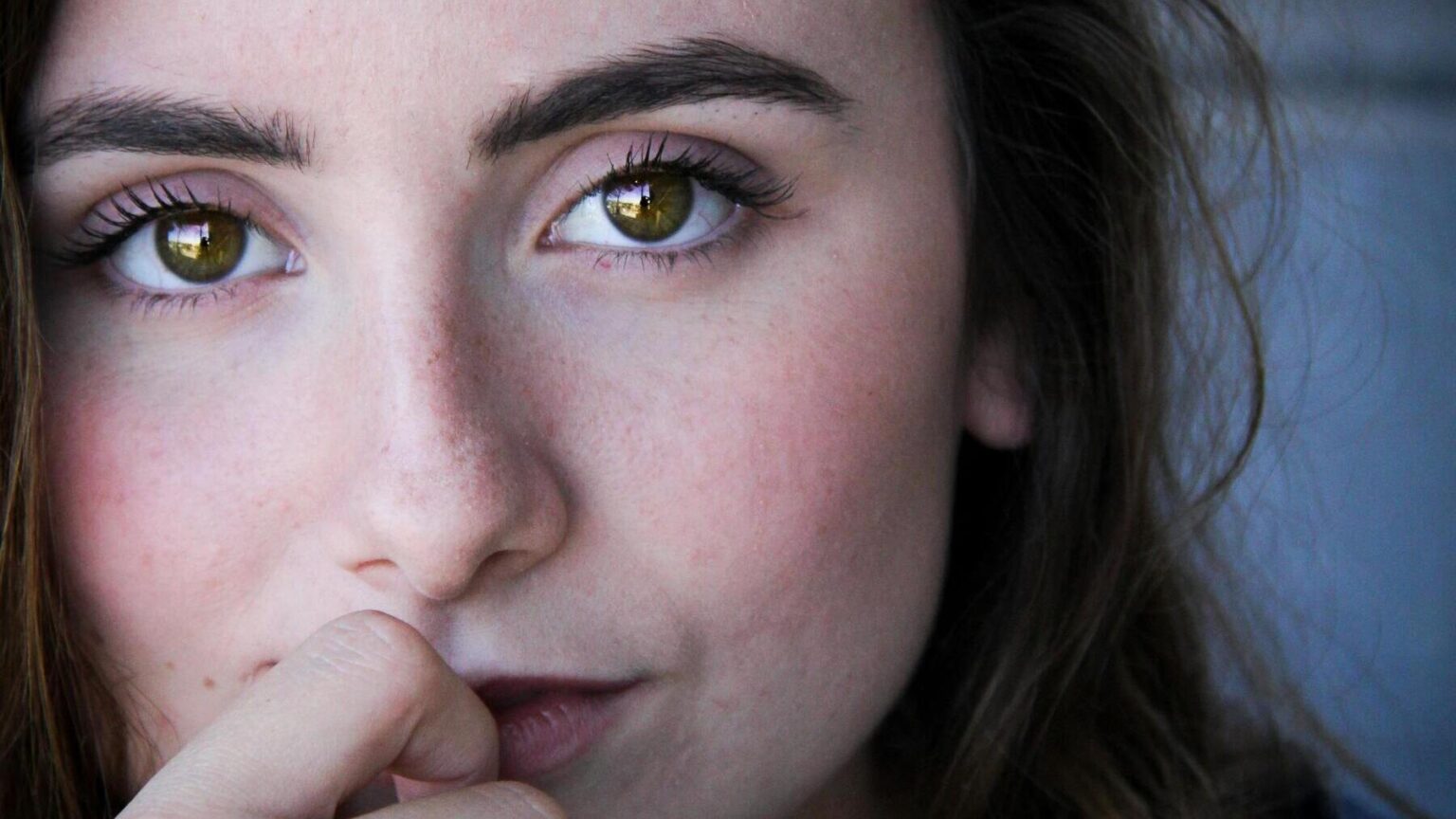 ¿Qué significa tener la mirada fija en un punto durante una ...