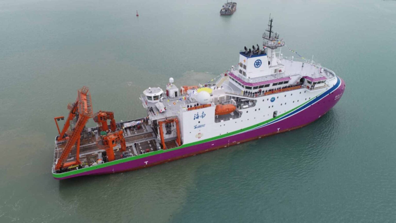 A 104-meter Chinese research ship disappeared into the ocean for 97 ...