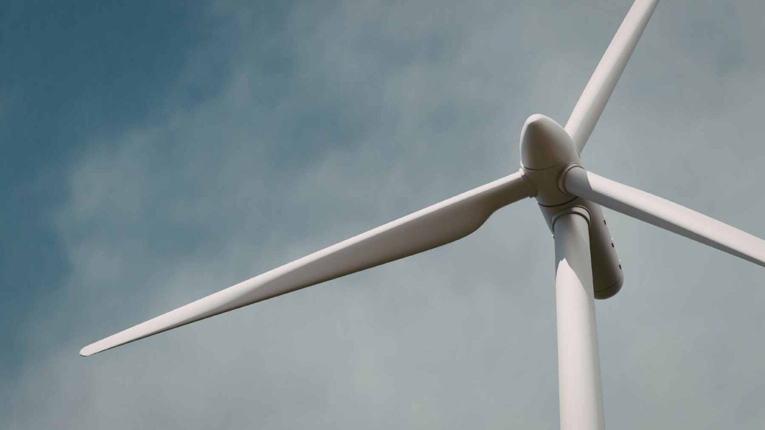 Wind turbines taller than the Statue of Liberty are taking over U.S ...