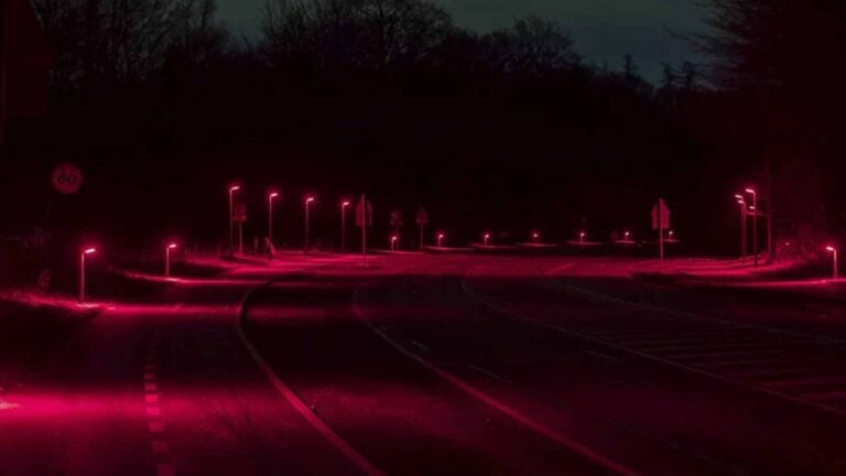 Denmark painted a road red and turned off white LEDs, and the strange ...
