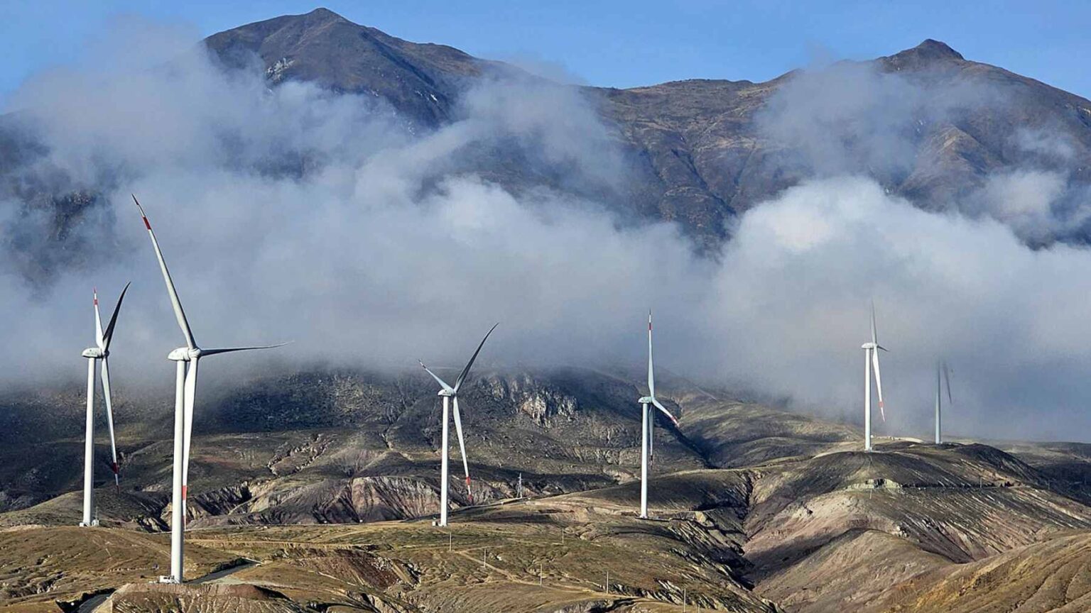 China switched on a 26 MW wind turbine that can power 40,000 homes, and ...
